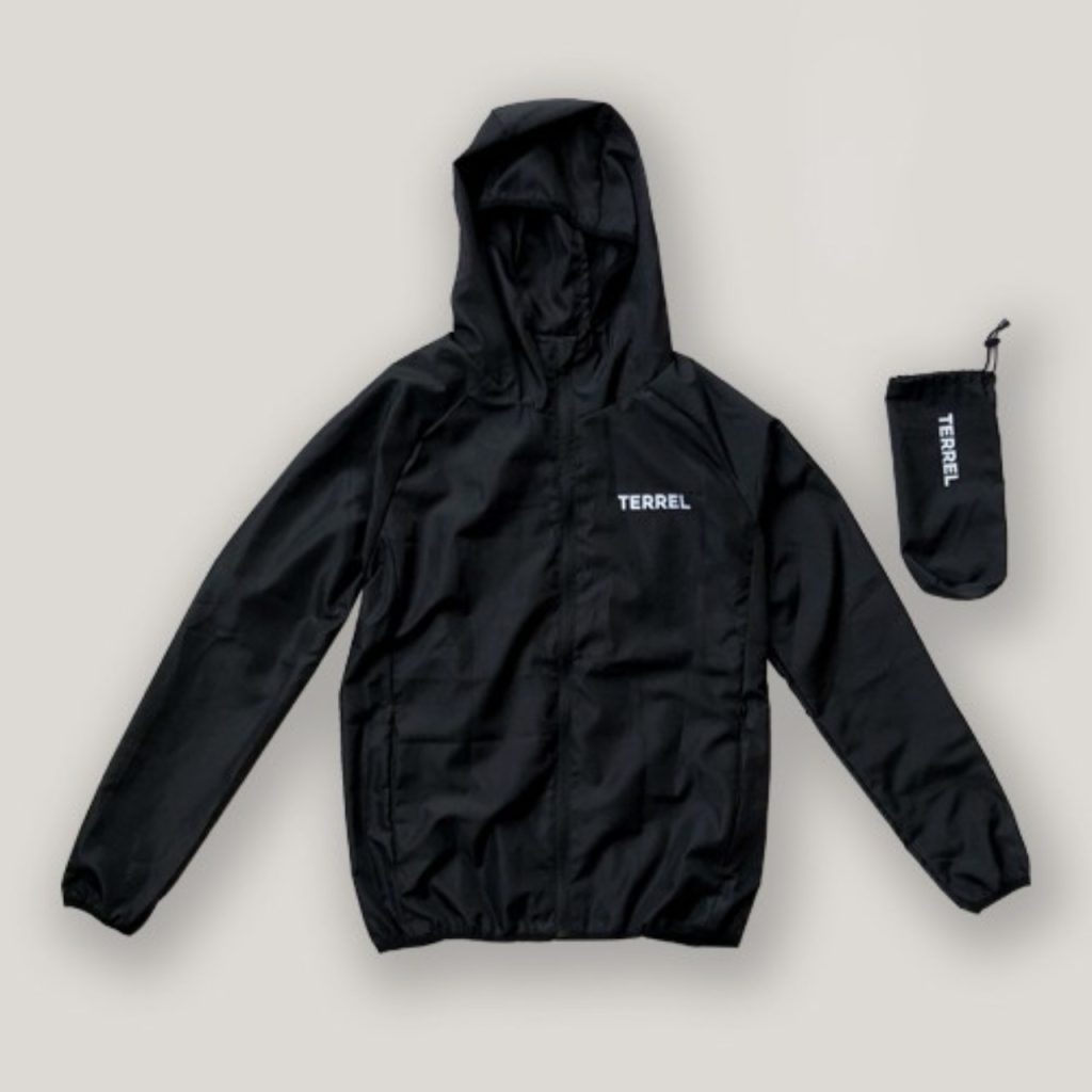 5 Rekomendasi Jaket Windbreaker Terbaik 2023. Dijamin Antiangin!