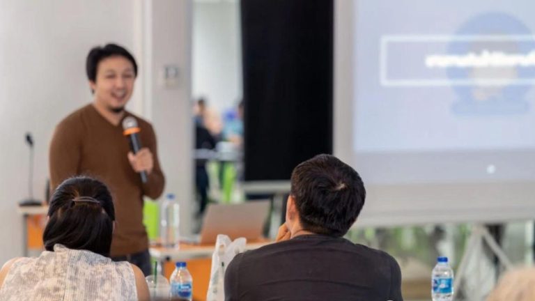 12 Contoh Teks Moderator untuk Berbagai Sesi yang Baik dan Benar