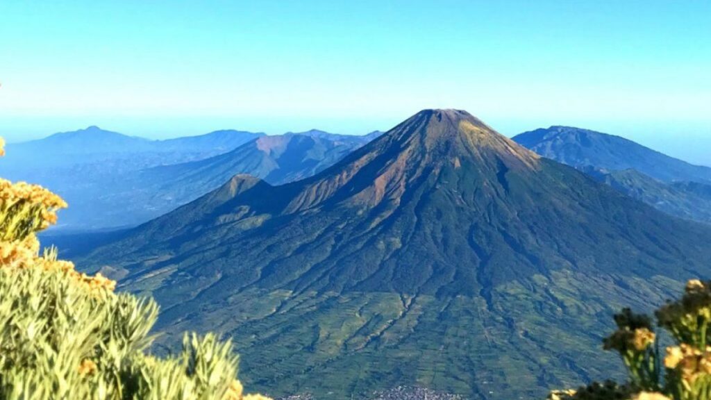 10 Nama Nama Gunung di Pulau Jawa yang Jadi Rekomendasi Pendakian