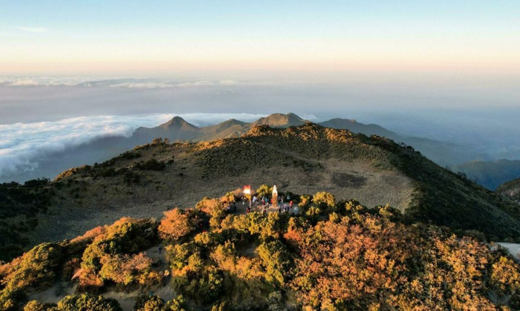 10 Nama Nama Gunung di Pulau Jawa yang Jadi Rekomendasi Pendakian
