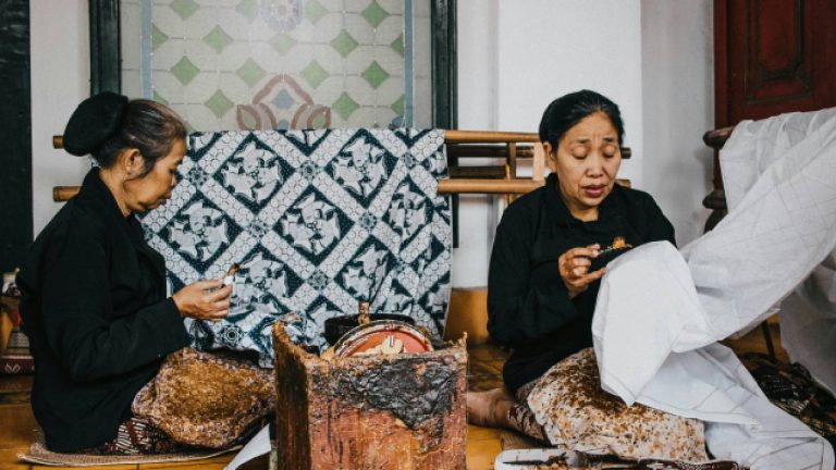 8 Contoh Seni Rupa Tradisional dan Asal Daerahnya, Sudah Tahu?