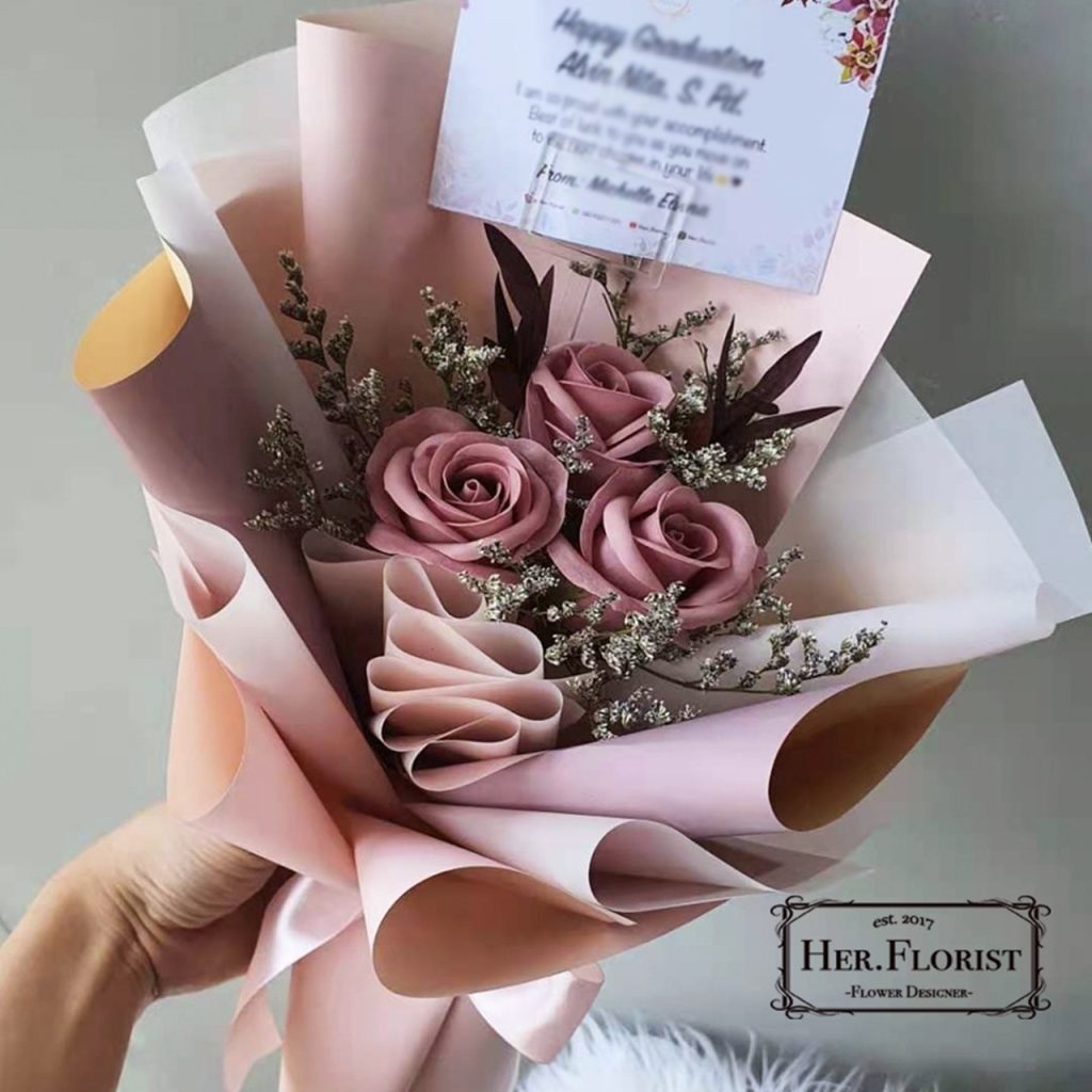 5 Rekomendasi Buket Bunga Wisuda Terbaik, Simbol Sayang!