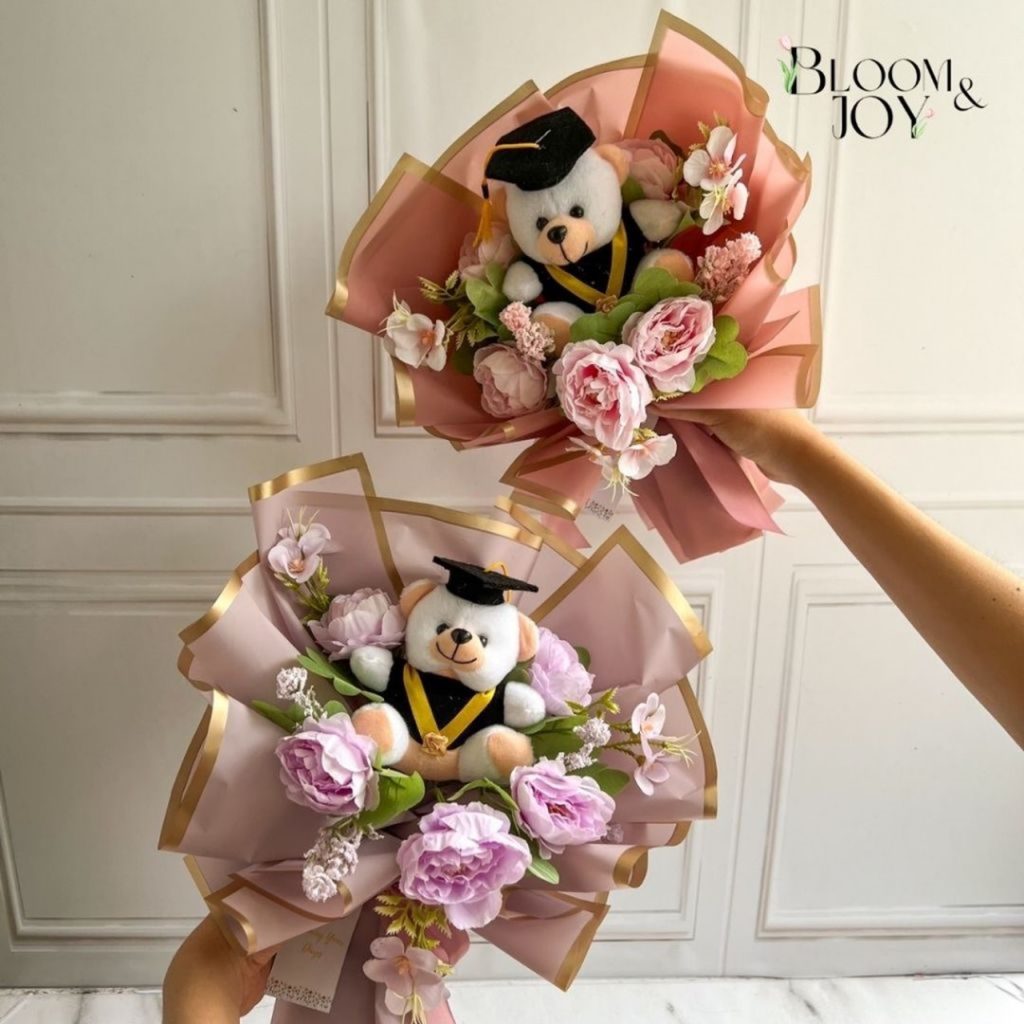 5 Rekomendasi Buket Bunga Wisuda Terbaik, Simbol Sayang!