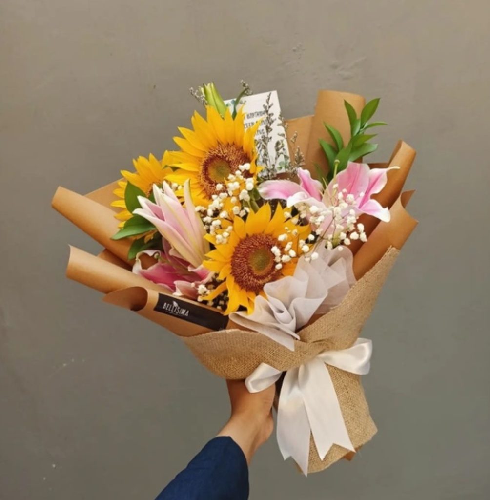 5 Rekomendasi Buket Bunga Wisuda Terbaik, Simbol Sayang!