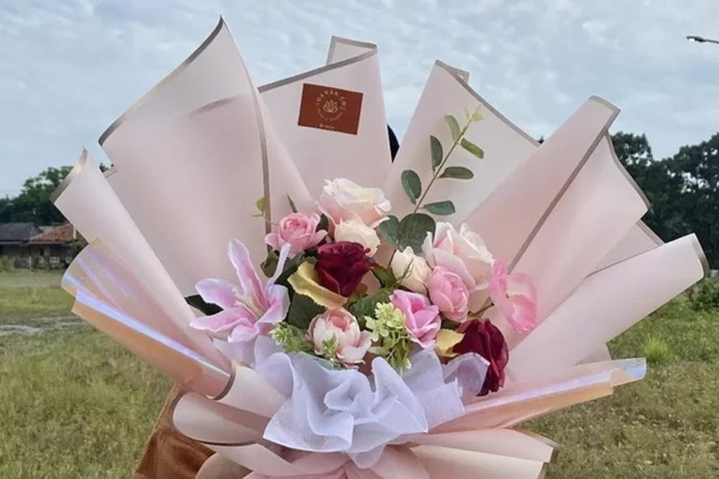 5 Rekomendasi Buket Bunga Wisuda Terbaik, Simbol Sayang!