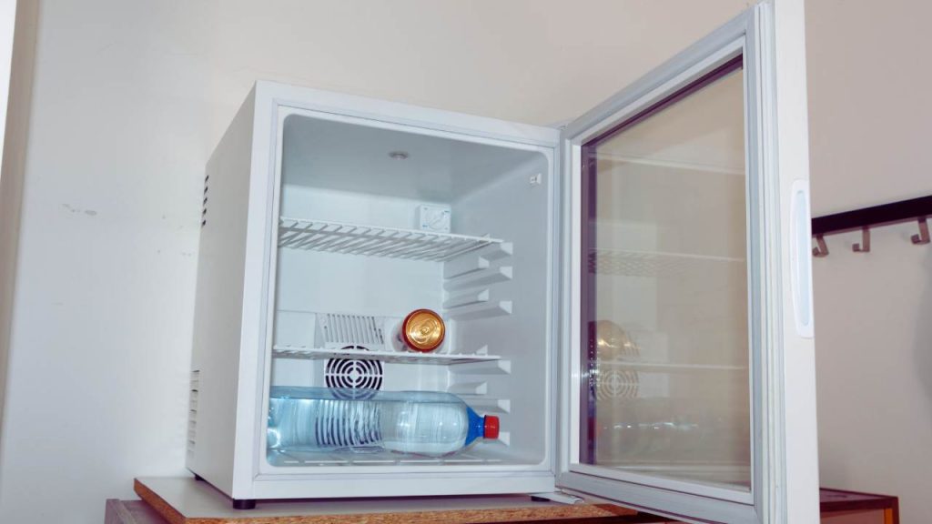 Rekomendasi Kulkas Mini Sharp Terbaik 2024