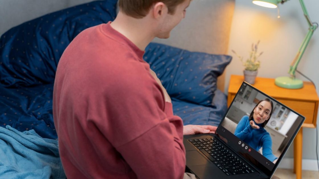 9 Dongeng buat Pacar Tidur LDR yang Romantis dan Lucu