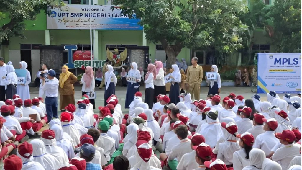 10 Contoh Puisi Ode beserta Pengarangnya